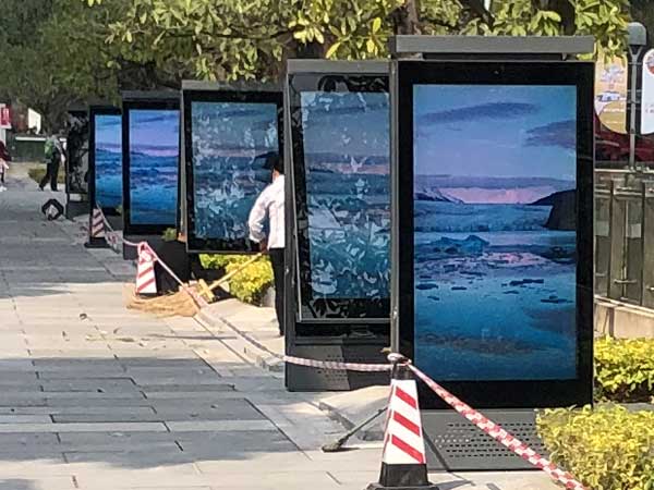 65" Outdoor LCD Digital Signage | OOH Media | MUPI LED VIDEO Display